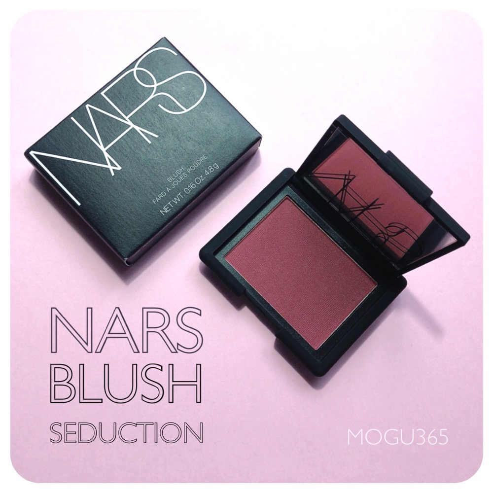 物憂げな赤チーク / NARS BLUSH 4037 SEDUCTION｜MOGU COSME CLUB - モグコスメクラブ